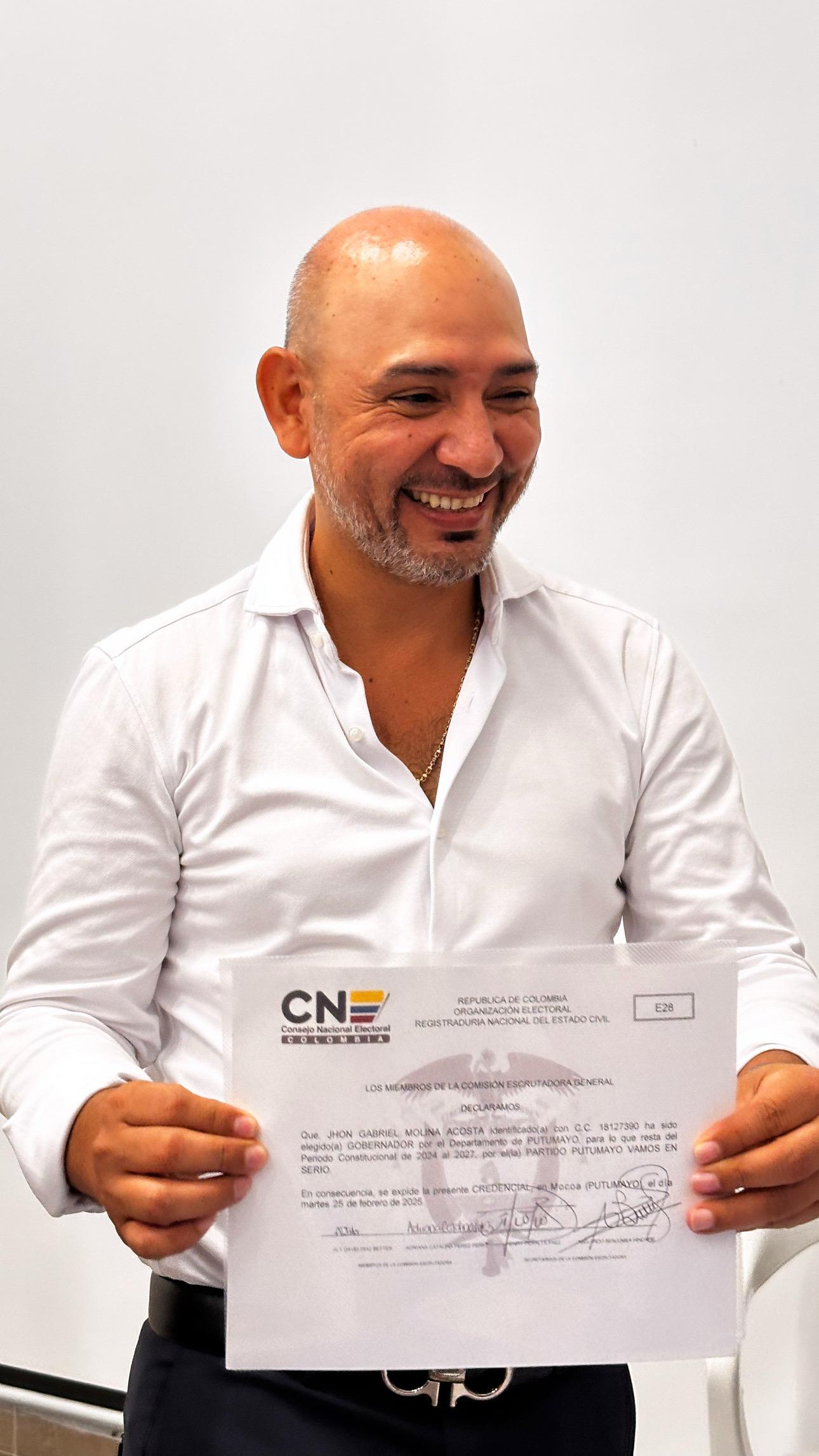 Jhon Gabriel Molina recibe del CNE y la Registraduría credencial como ...